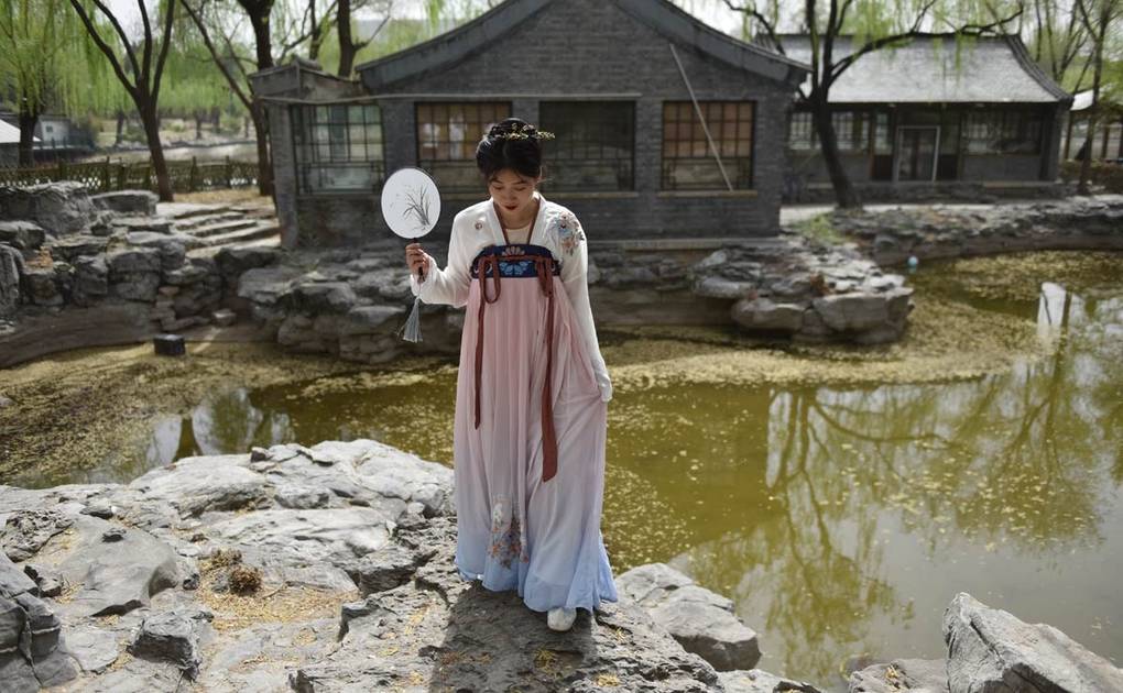 En China, los jóvenes ponen de moda el "hanfu", el traje tradicional
