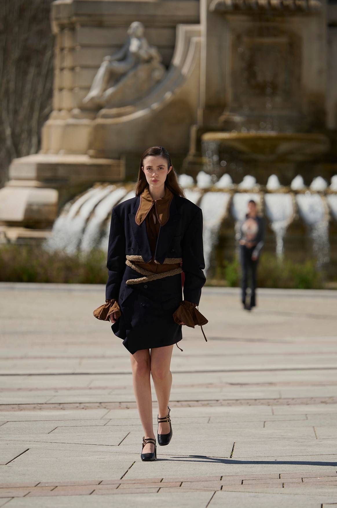 La “moda de autor” toma la plaza de España en el desfile inaugural de ...