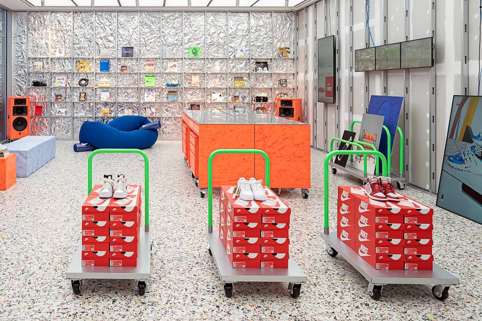 Wholesale and retail explained: Definitions, examples, and pricing ...