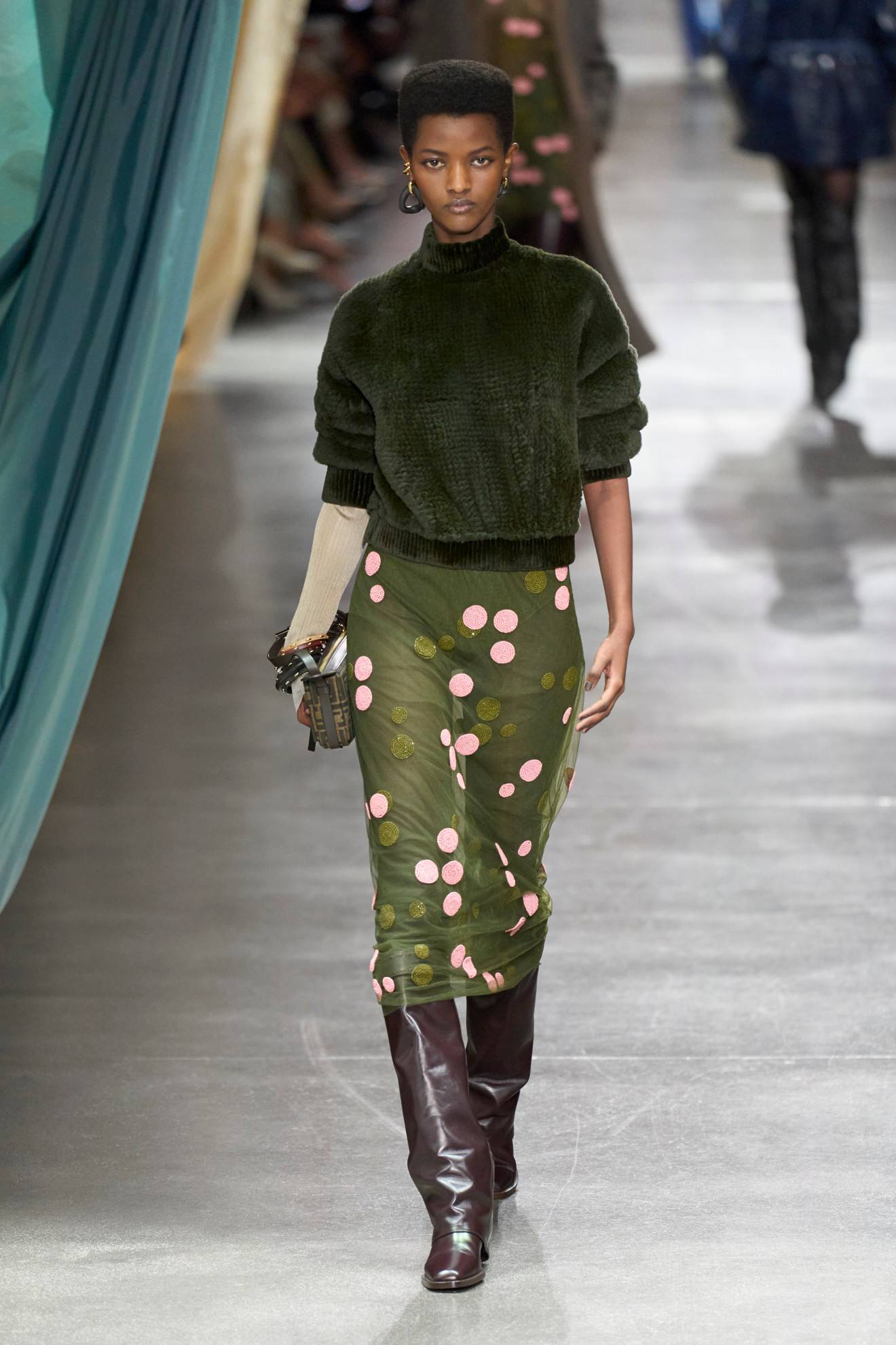 Fendi FW24 - Worldwide Fashion Design Lookbook