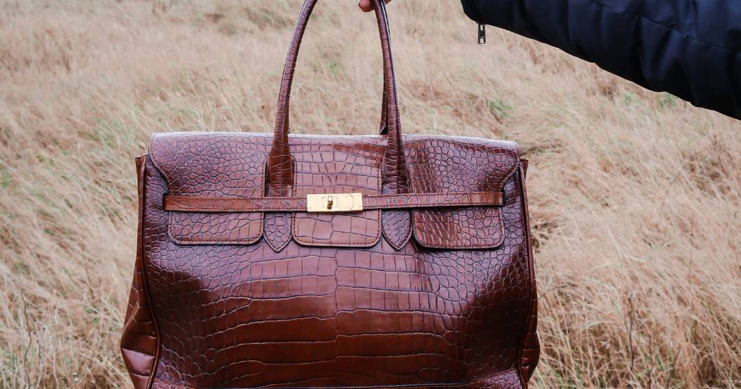 The croco will brighten up your outfit!