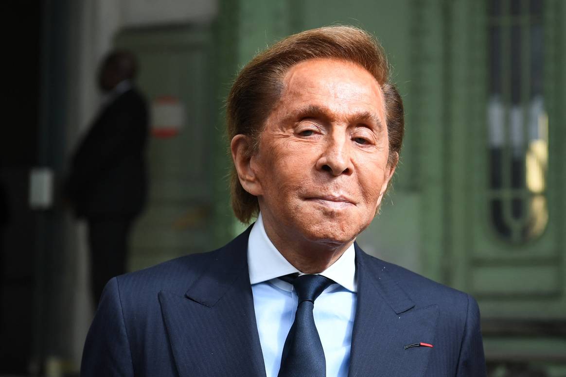 Valentino, el modisto romano enamorado del rojo