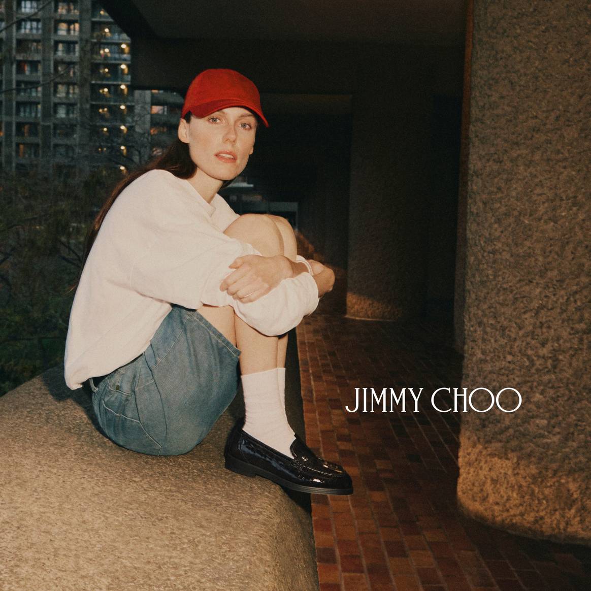 Jimmy Choo lanceert nieuwe Damescampagne voor Lente 2026 “Les Fleurs”