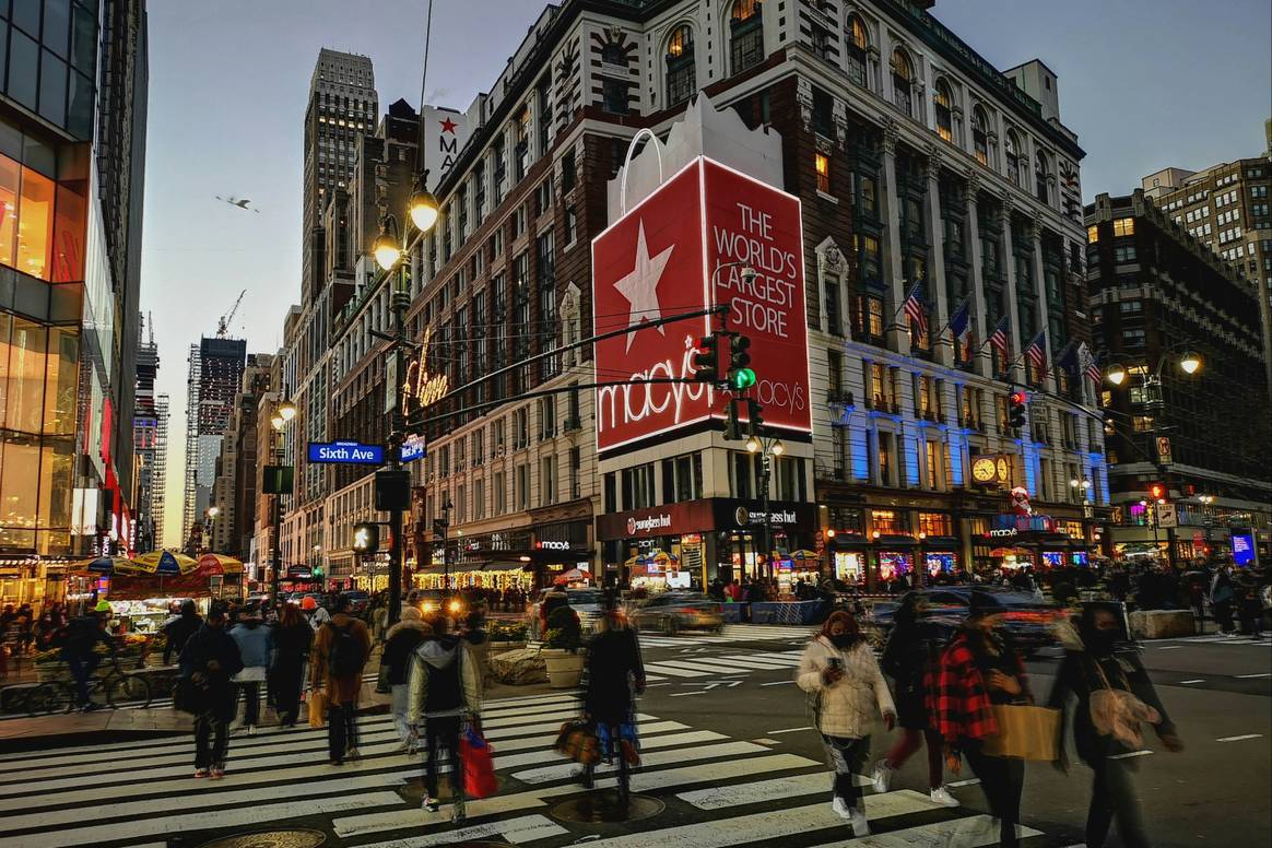 US retail industry outlook: Store closures persist into early 2026