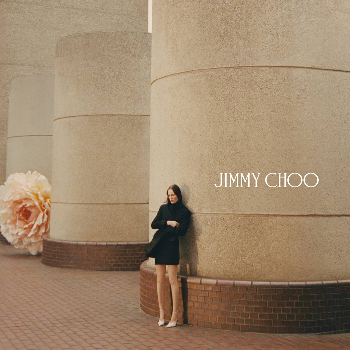 Jimmy Choo launches its new women’s campaign spring 2026 “Les Fleurs”