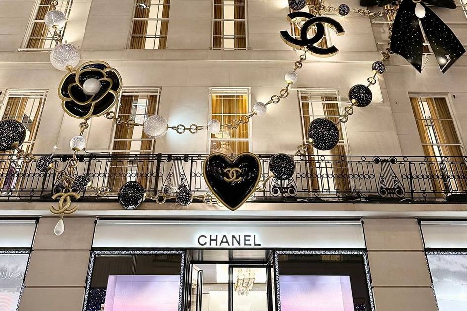 'Chanel raises 700 million euros'