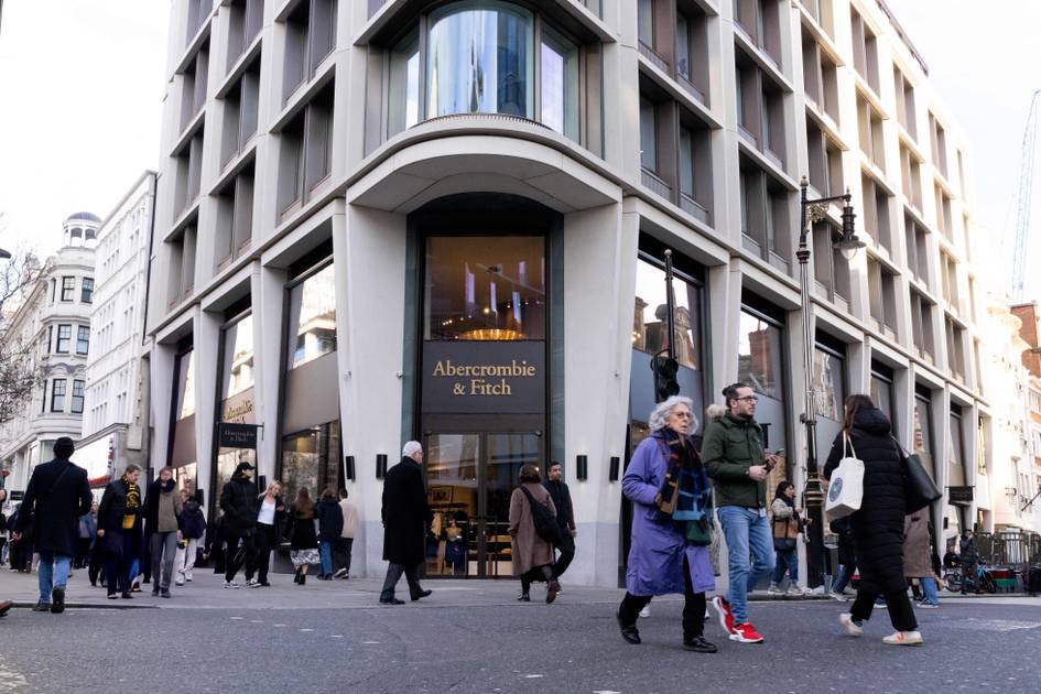 Easter weekend delivers a footfall boost but store visits dip