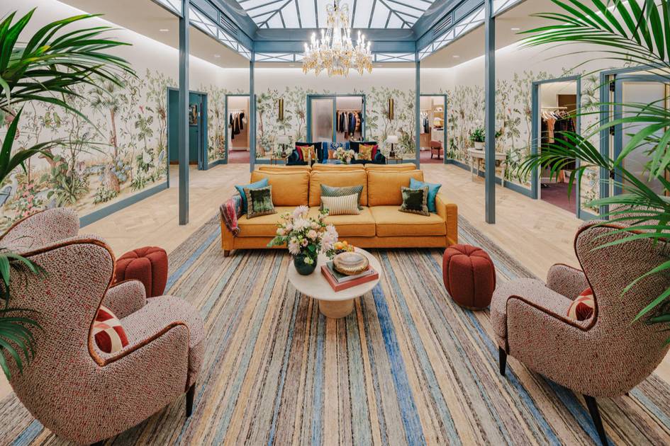 La Vallée Village dévoile un espace VIP et accueille les montres d ...