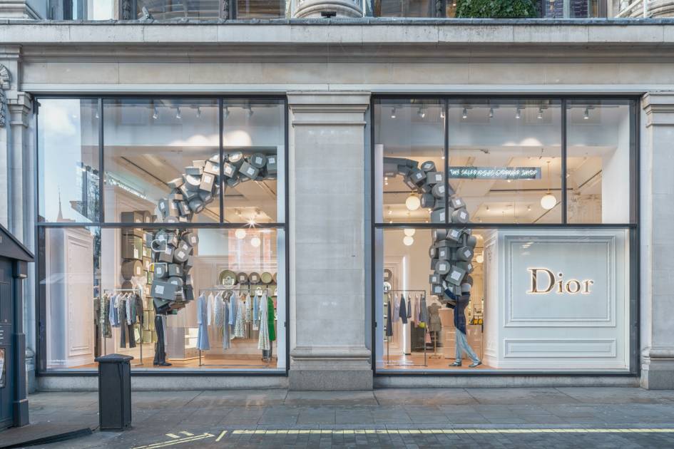 Dior 于 Selfridges 百货开设快闪店，呈献 Jonathan Anderson 首个系列