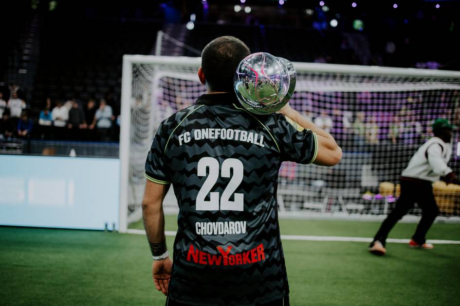 NEW YORKER startet stark in die Icon League – FC OneFootball schreibt ...