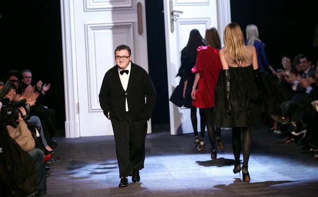 Fashion industry pays tribute to designer Alber Elbaz