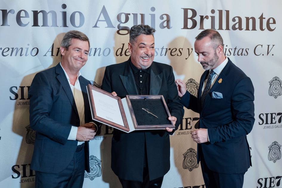 La trayectoria del modisto Manuel Fernández es premiada con la Aguja ...