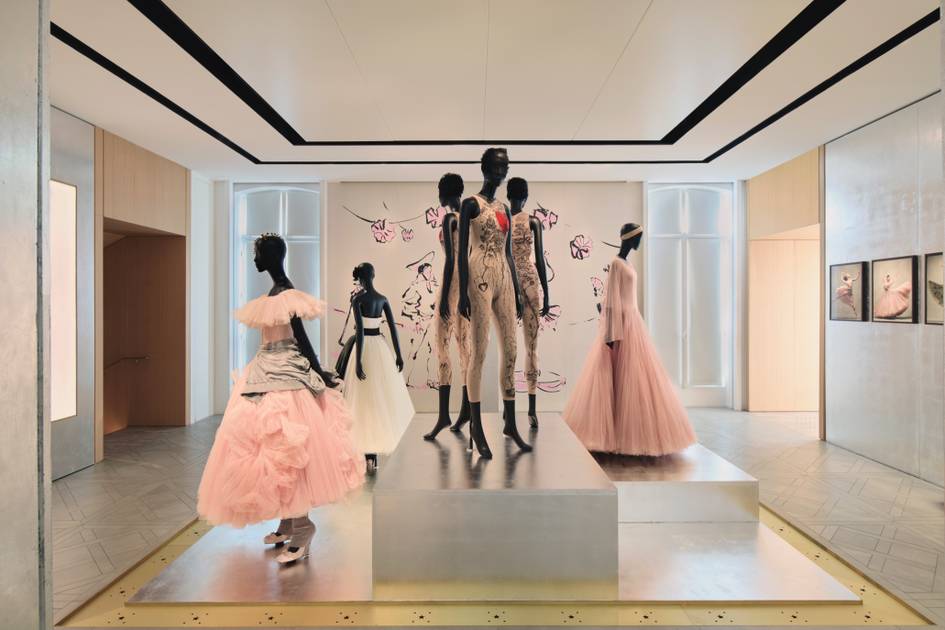 Dior presents its new exhibition at La Galerie Dior