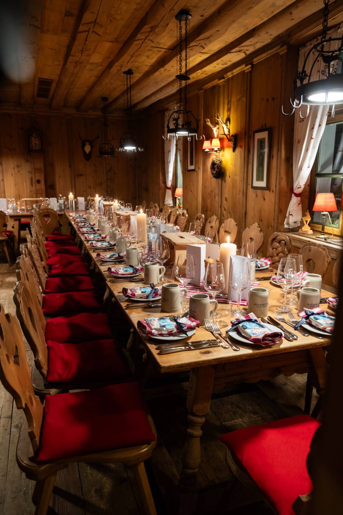 Event-Nachbericht: Rich & Royal feiert „Fête Alpine“ zu den Düsseldorf ...