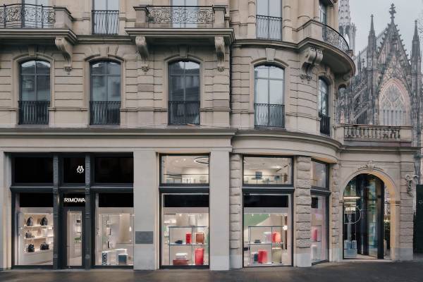 Zurück zu den Wurzeln: Rimowa eröffnet Flagship-Store in Köln - Mode ...