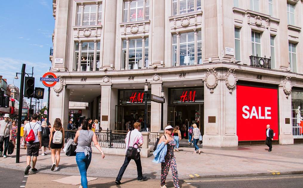 UK high street footfall drops as new 10pm curfew introduced