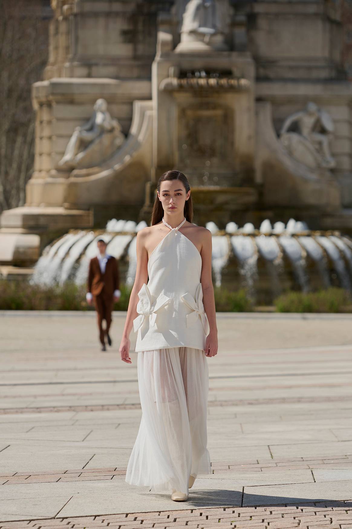 La “moda de autor” toma la plaza de España en el desfile inaugural de ...