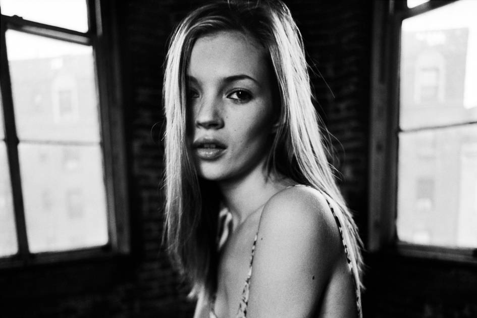 Kijken: Modefoto's van Anton Corbijn te zien in tentoonstelling Cobra ...