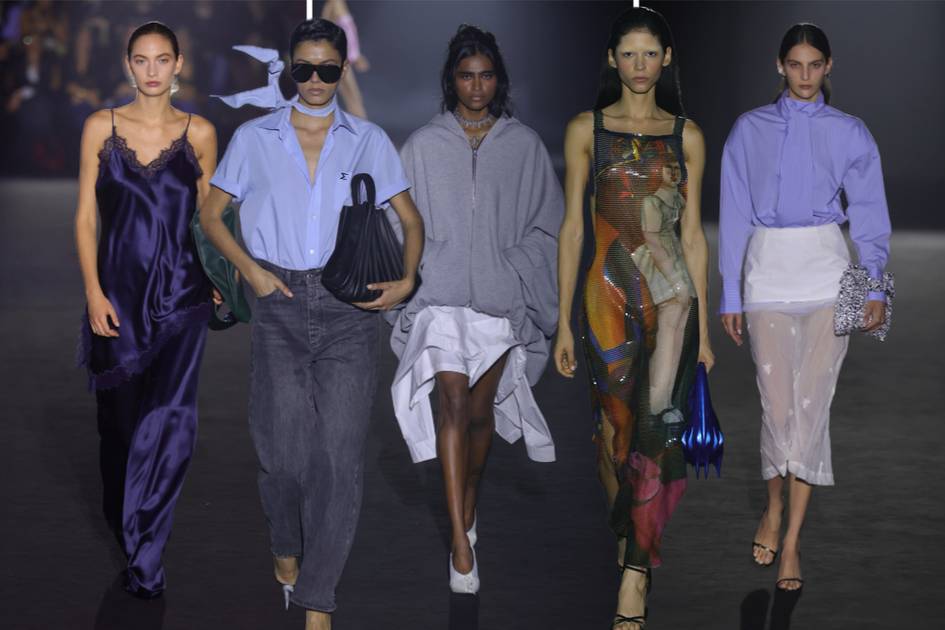 Lencería, cuellos de pico XL... estas son las tendencias para Primavera/Verano 2026 vistas en ...