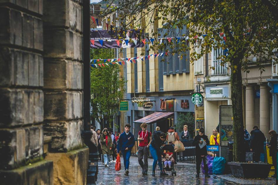 UK: Footfall increases significantly in April as holiday dates shift